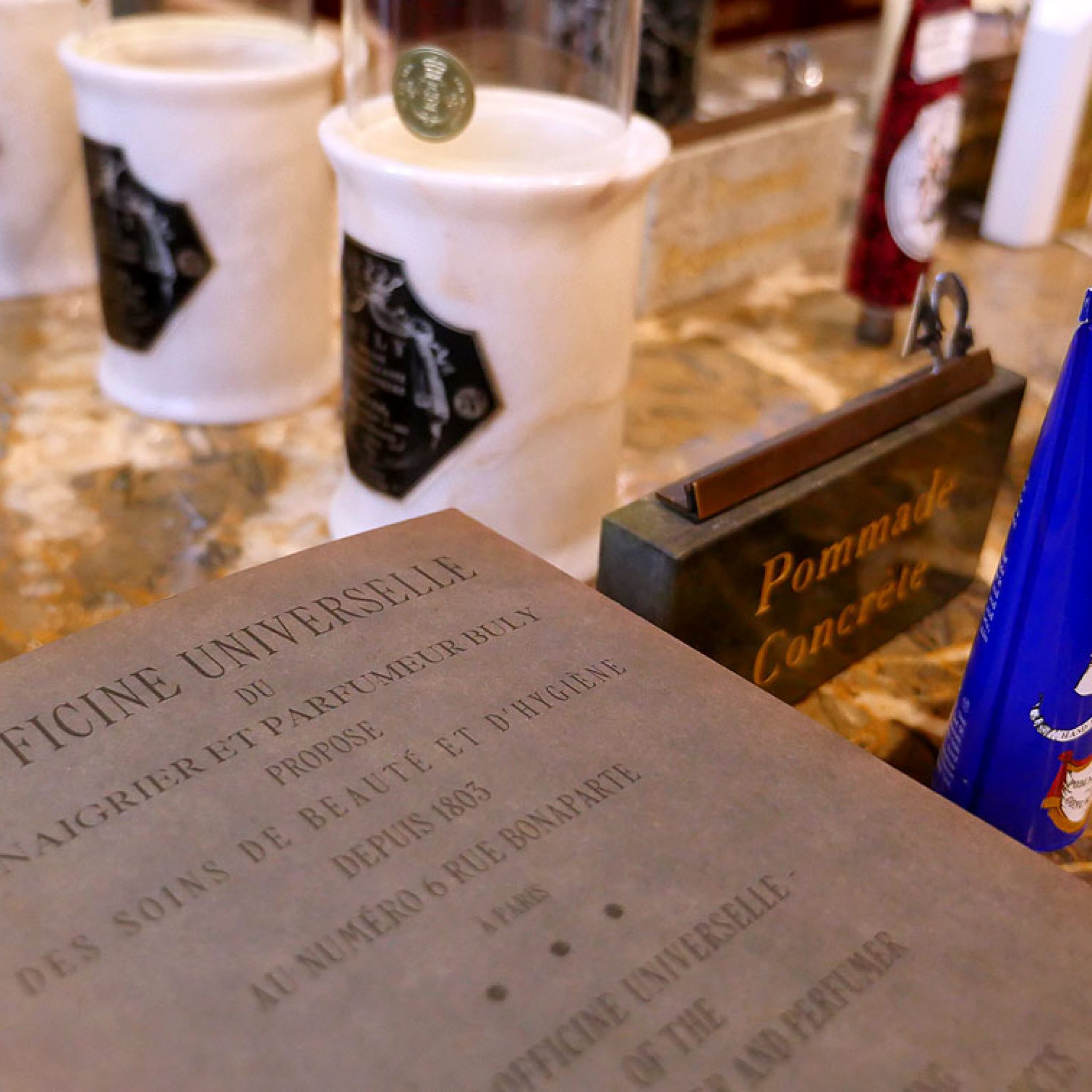 "L'Officine Universelle Buly : Un joyau parfumé au cœur du Marais ...